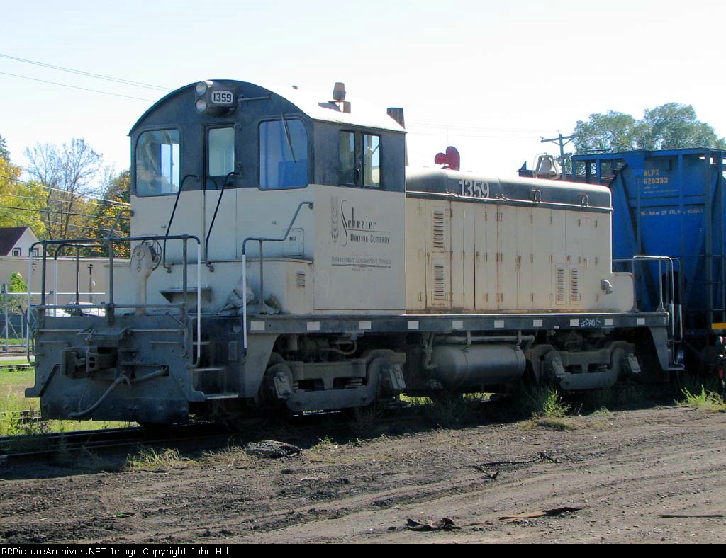 101004006 ILSX 1359 Switching Elevator On MNNR At 35th & Hiawatha
